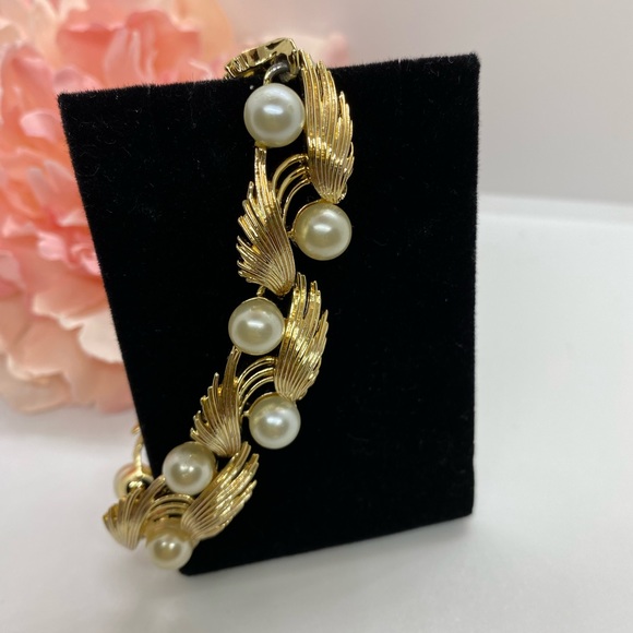 Lisner Jewelry | Jewelry | Gorgeous Vintage Lisner Pearl Gold Tone ...